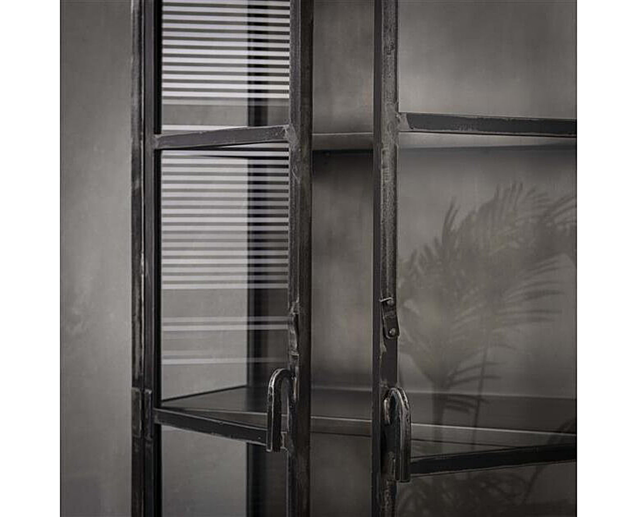 Vitrinekast Rift metal 2 deuren | Meubelplaats.nl