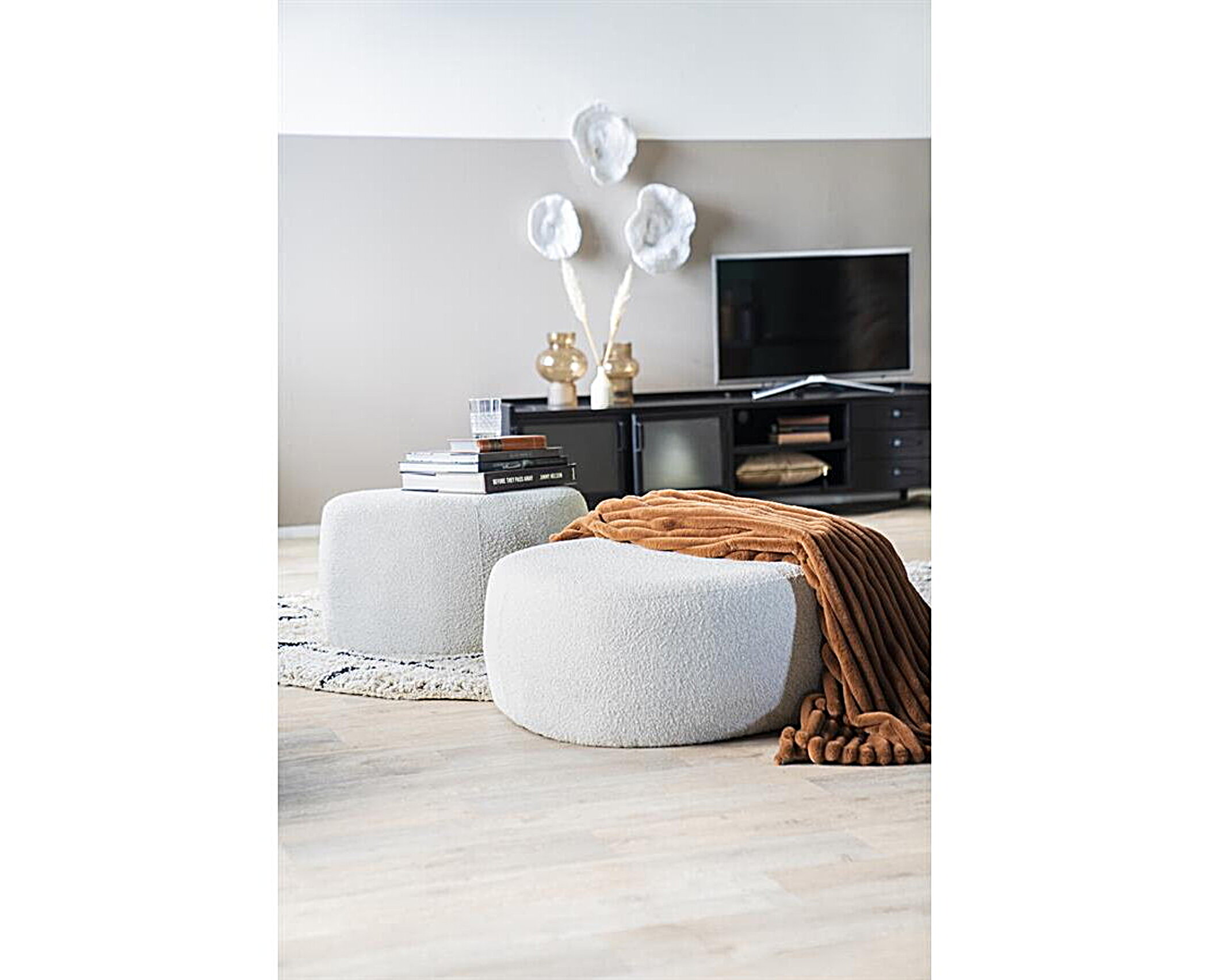 Poef Liby Klein van Eleonora kopen? In 2 kleuren! | Meubelplaats.nl