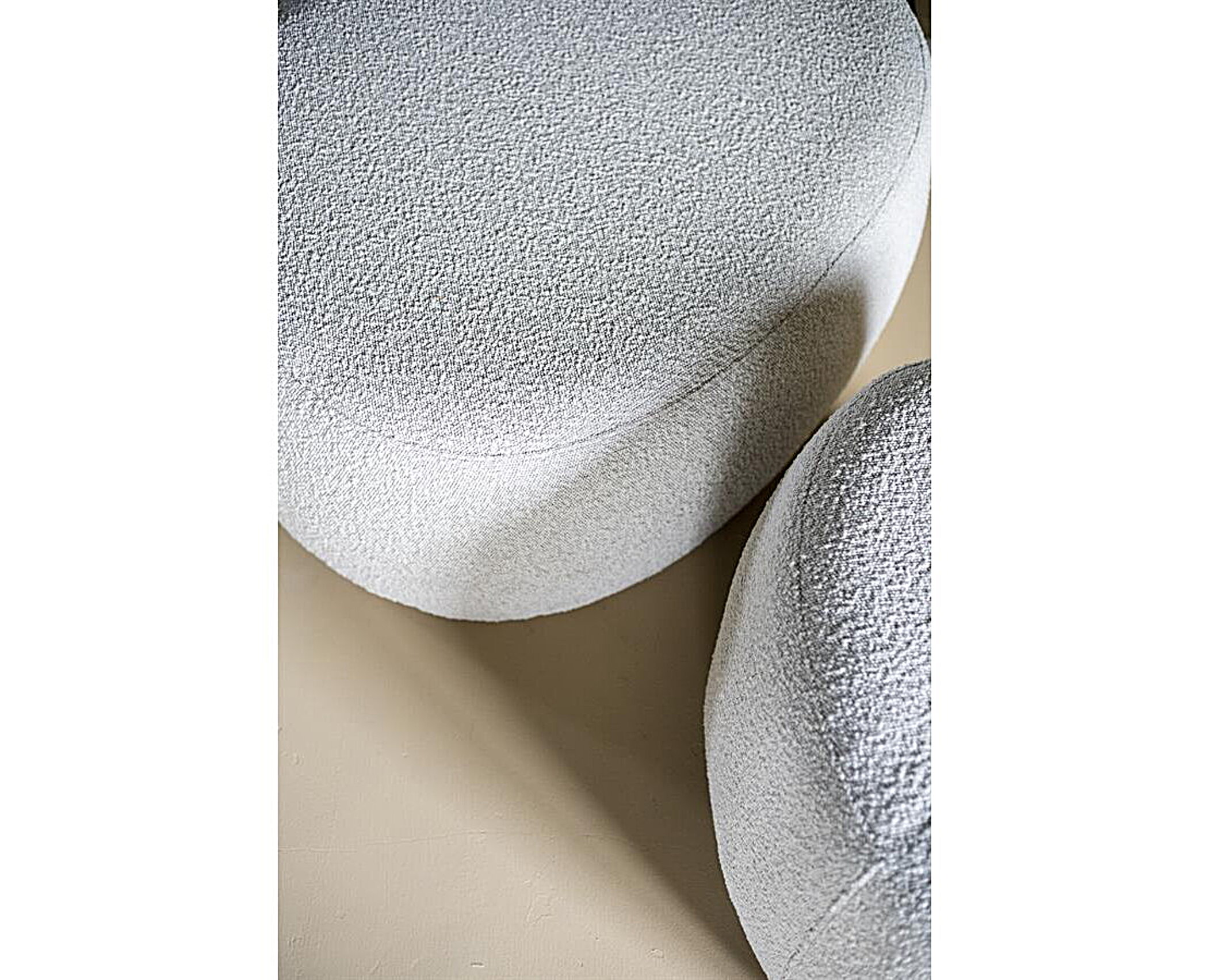 Poef Liby Klein van Eleonora kopen? In 2 kleuren! | Meubelplaats.nl