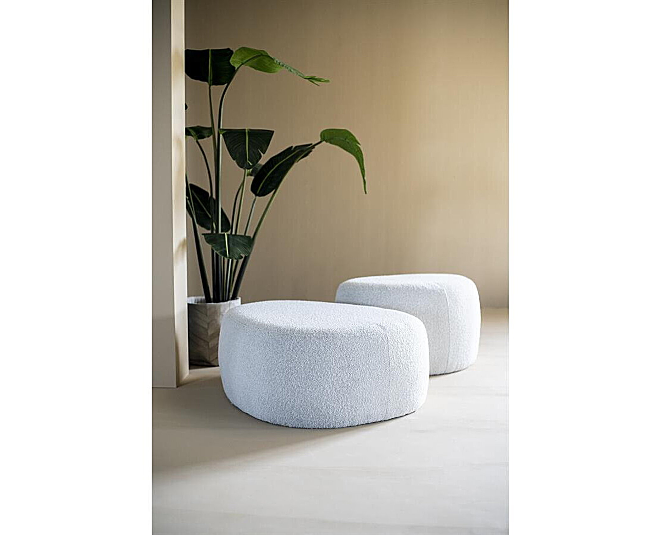 Poef Liby Klein van Eleonora kopen? In 2 kleuren! | Meubelplaats.nl